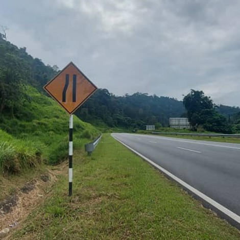 WD.21 Road Narrow Sign | Quality JKR Signboard Malaysia | Welldone