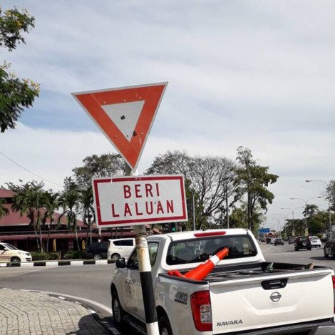 RP.13 Beri Laluan Sign | Quality JKR Signboard Malaysia | Welldone